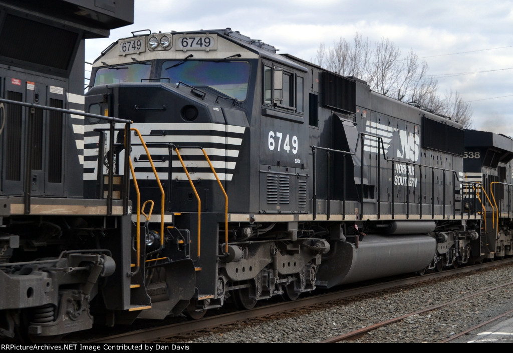 NS SD60I 6749 trails on 20K